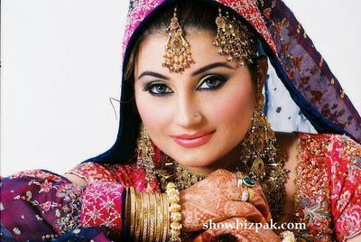 Pak Celebrity Gossip: Javeria Saud Biography & Photos