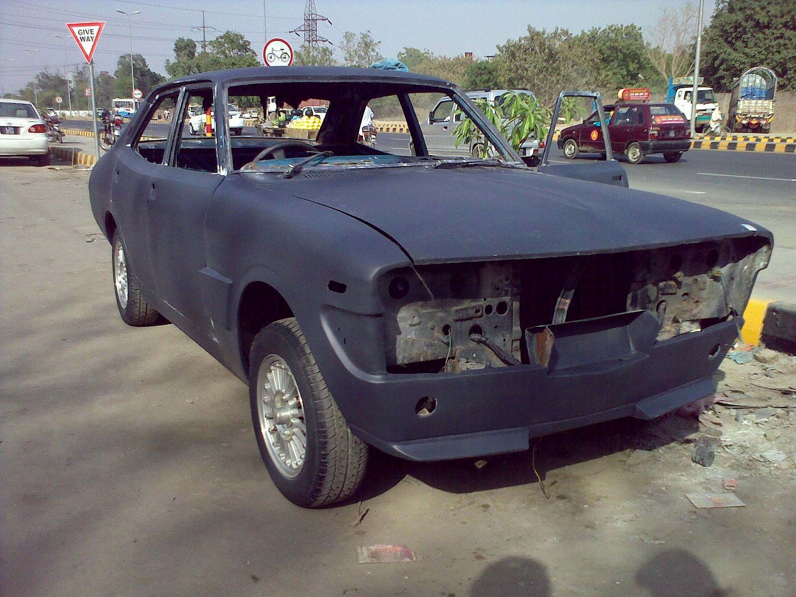 Riders Meeting: Toyota Mark II 1973 Modified to Mustang