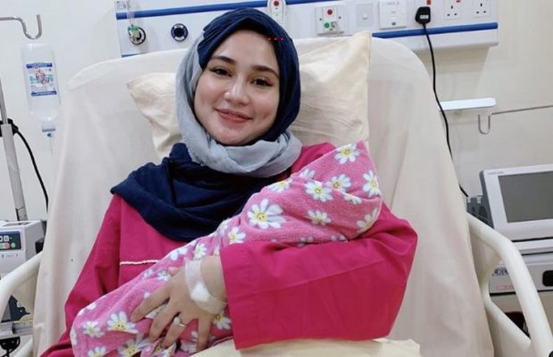 MYARTIS.COM | MYARTIS | MY | ARTIS: WAWA ZAINAL SELAMAT TIMANG BAYI PEREMPUAN