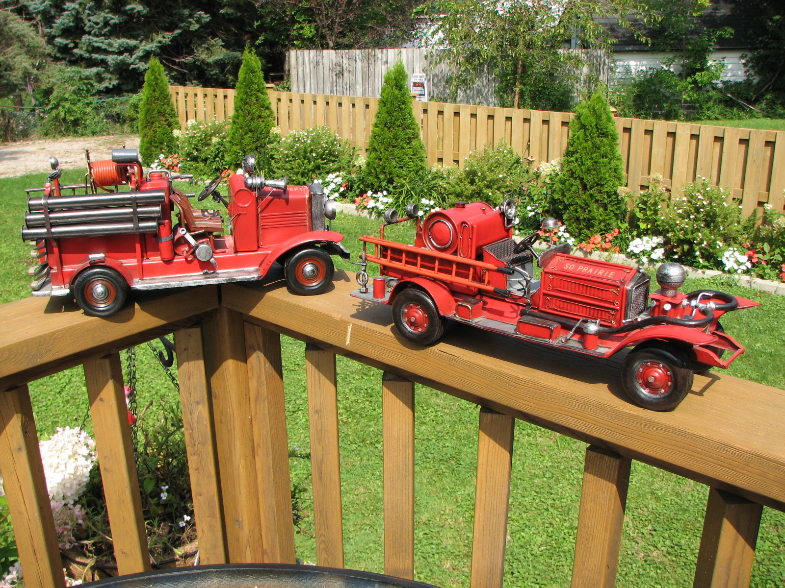Memories Of The Past: REPLICAS OF VINTAGE 1920's FIRE ENGINE TRUCKS