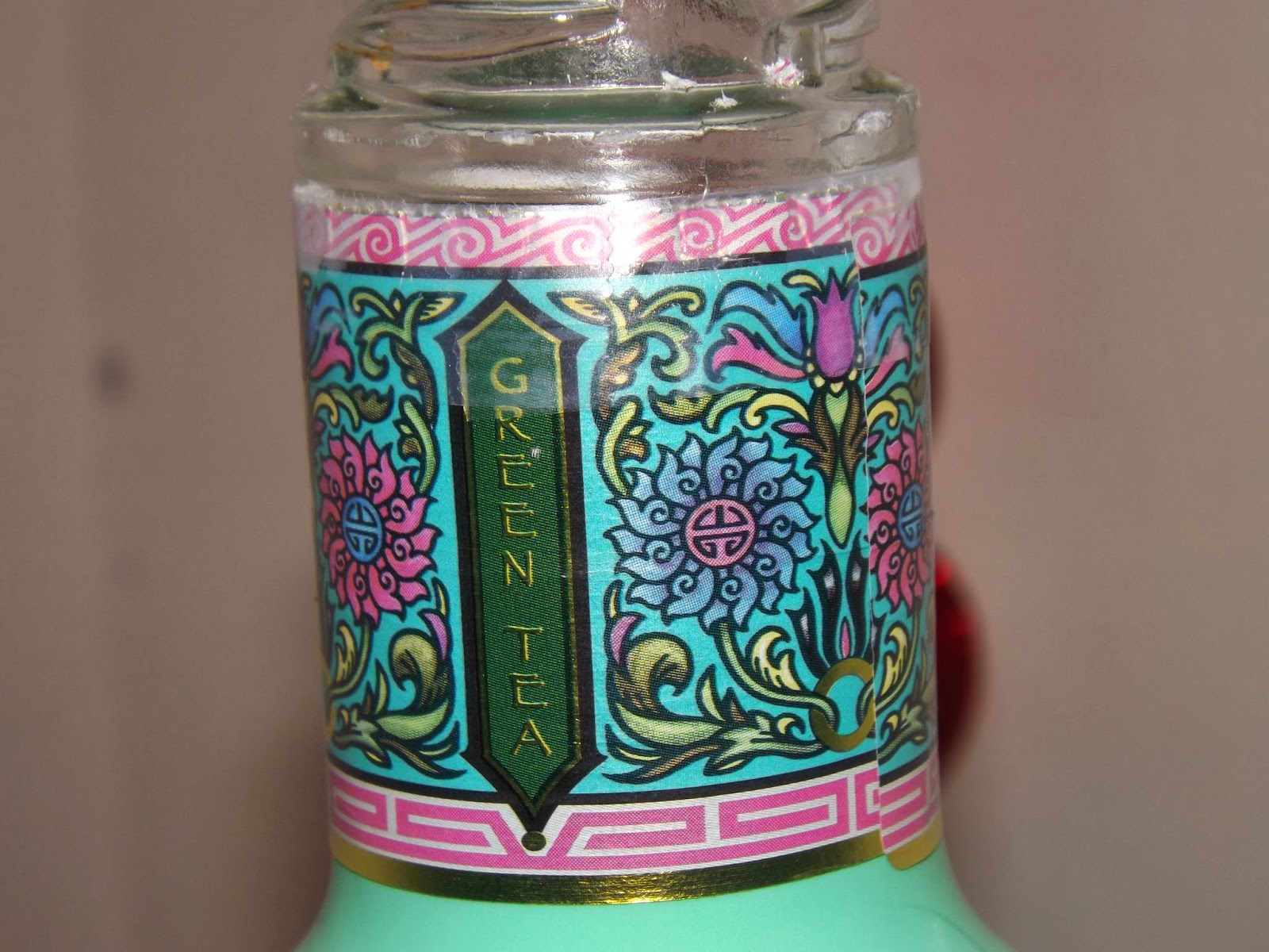 Toriuh: DIY: Arizona Tea Bottle vase!