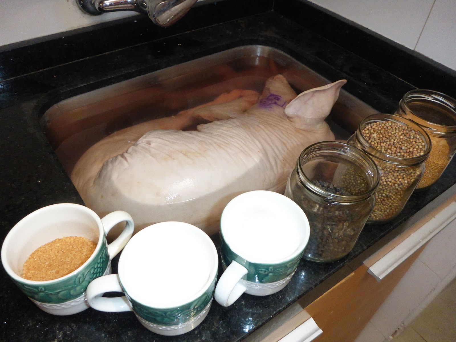 Emilio Deik: Lechón Deshuesado Relleno con Arroz