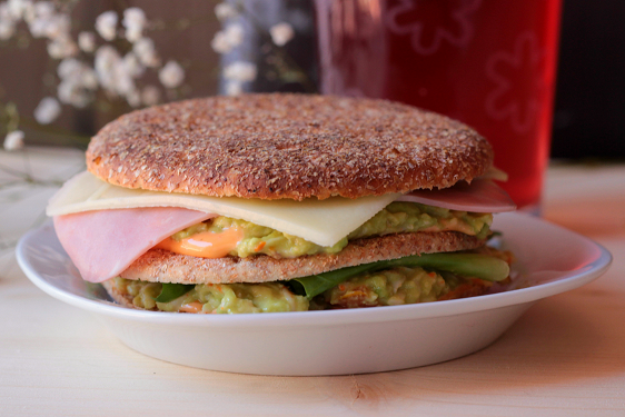 Sandwich Club Integral con Aguacate - Cocina con Clau