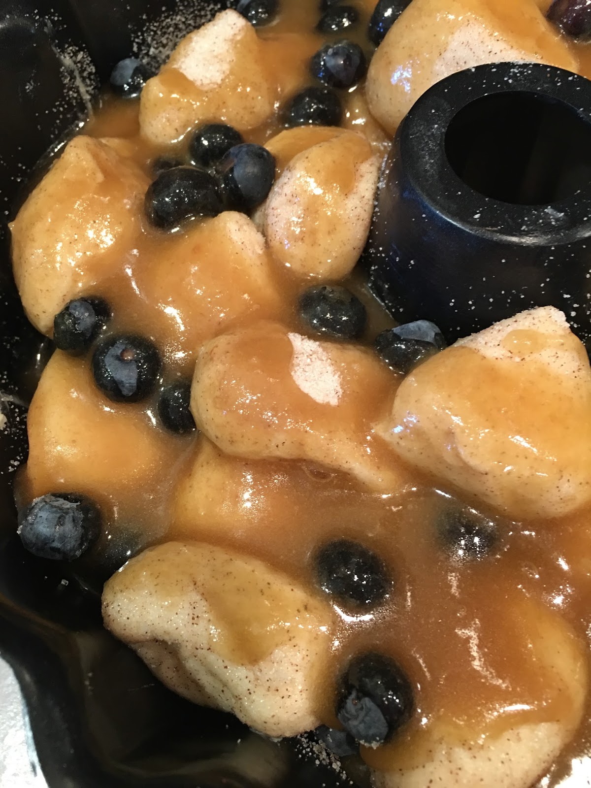 The Harris Sisters: Blueberry Monkey Bread