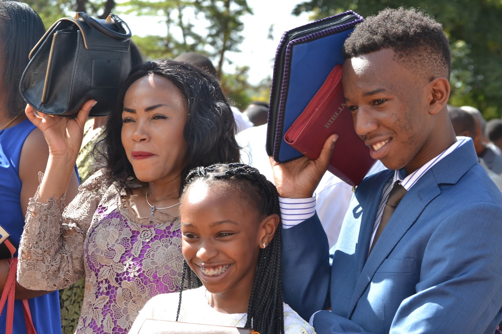 TAZAMA PICHA ZA FAMILIA YA DAVIS MOSHA WALIPOHUDHURIA MISA YA ...