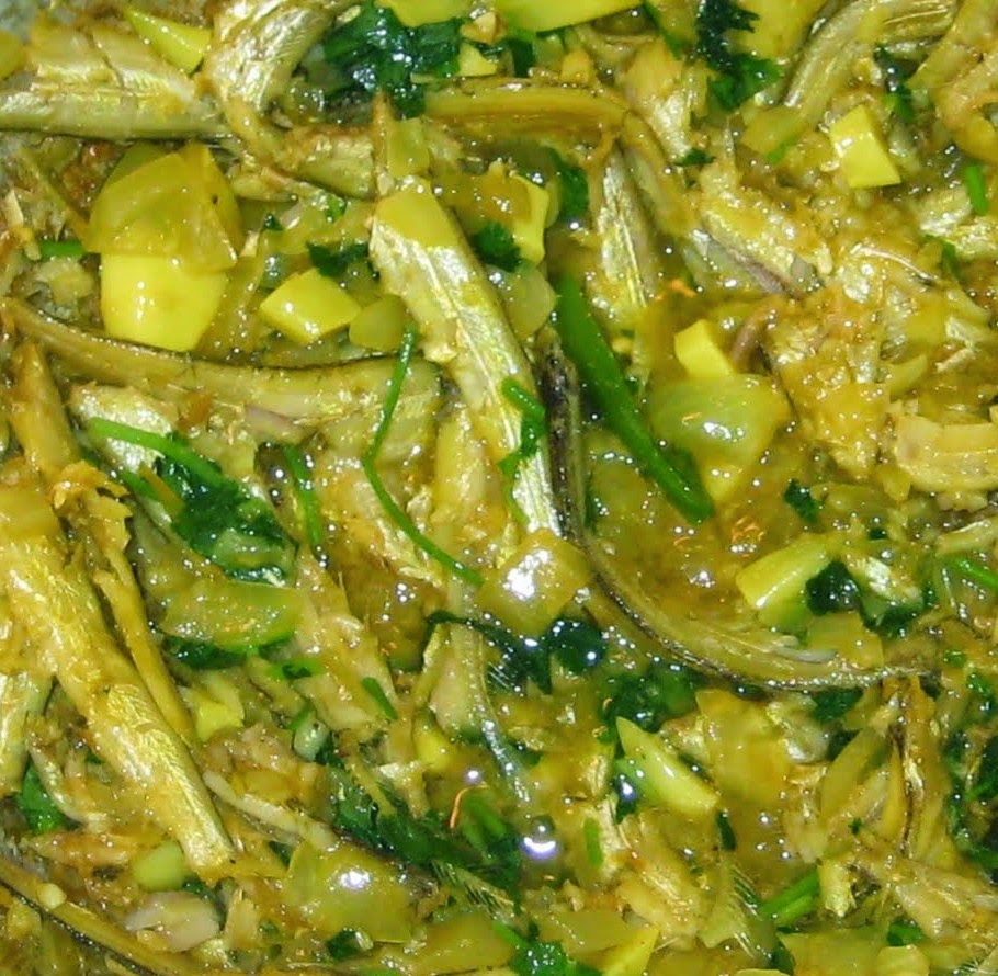 Bengali Recipe: Small Fish Curry (Kajli fish)