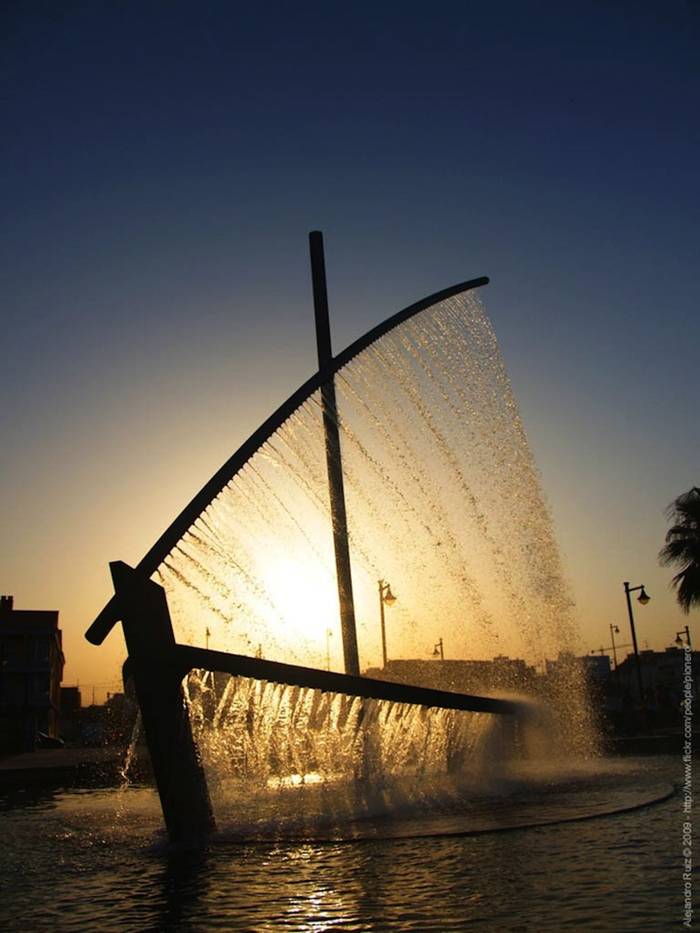 Pix Grove: Water Boat Fountain