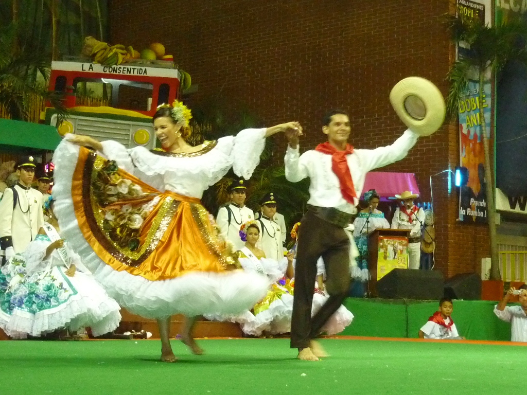 Noticias, Arte, Cultura y Turismo: Descripción Traje Típico del Bambuco