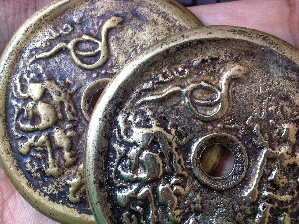 Duit Syiling Yasin: Very Rare - 2 koin gobog wayang motif zaman nabi ...