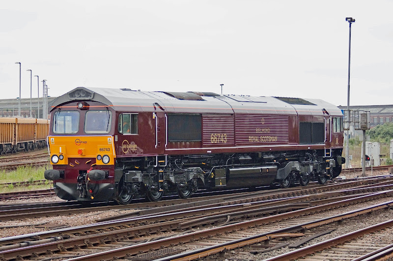 47s and other Classic Power at Southampton: "Royal Scotsman" 66743 ...
