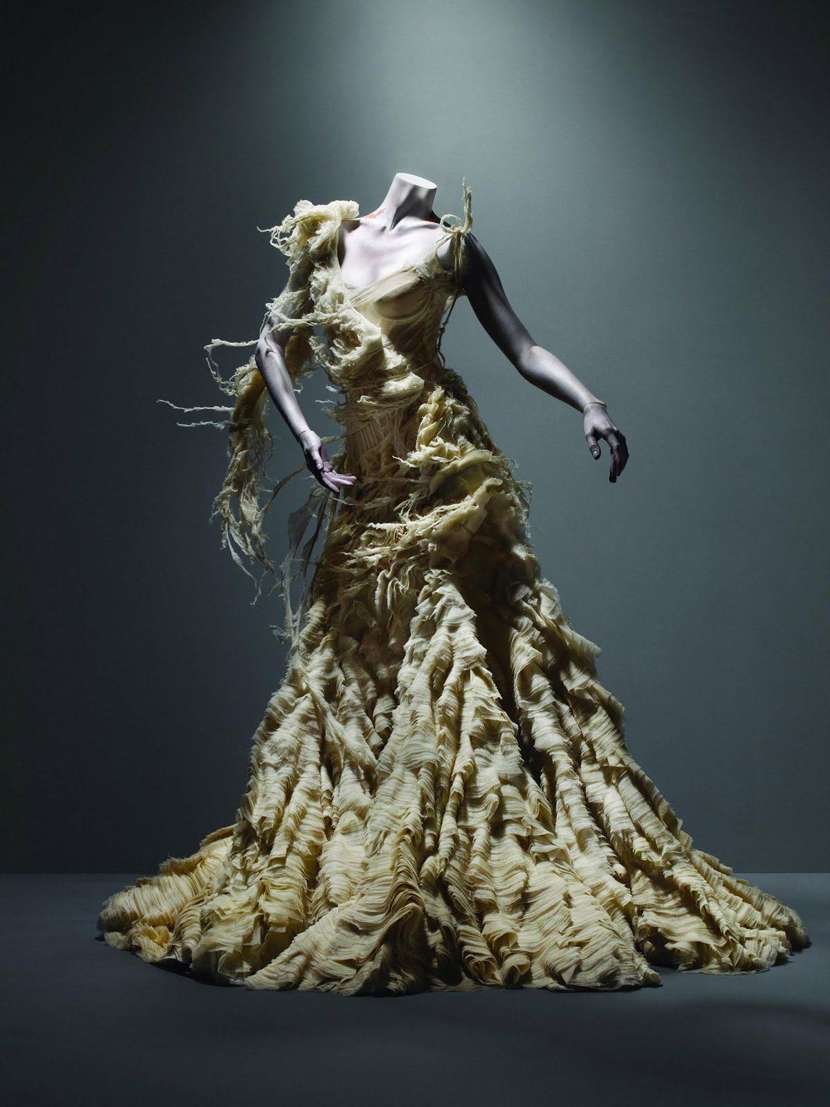ELLA Universe: McQueen on his own terms, Savage Beauty