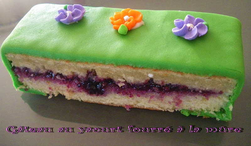 GATEAU GAGA - Love cakes: Gateau au yaourt fourré à la mure