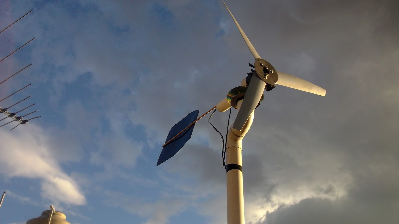 D.I. Vicente Ramirez A.: GENERADOR EOLICO CASERO 8V