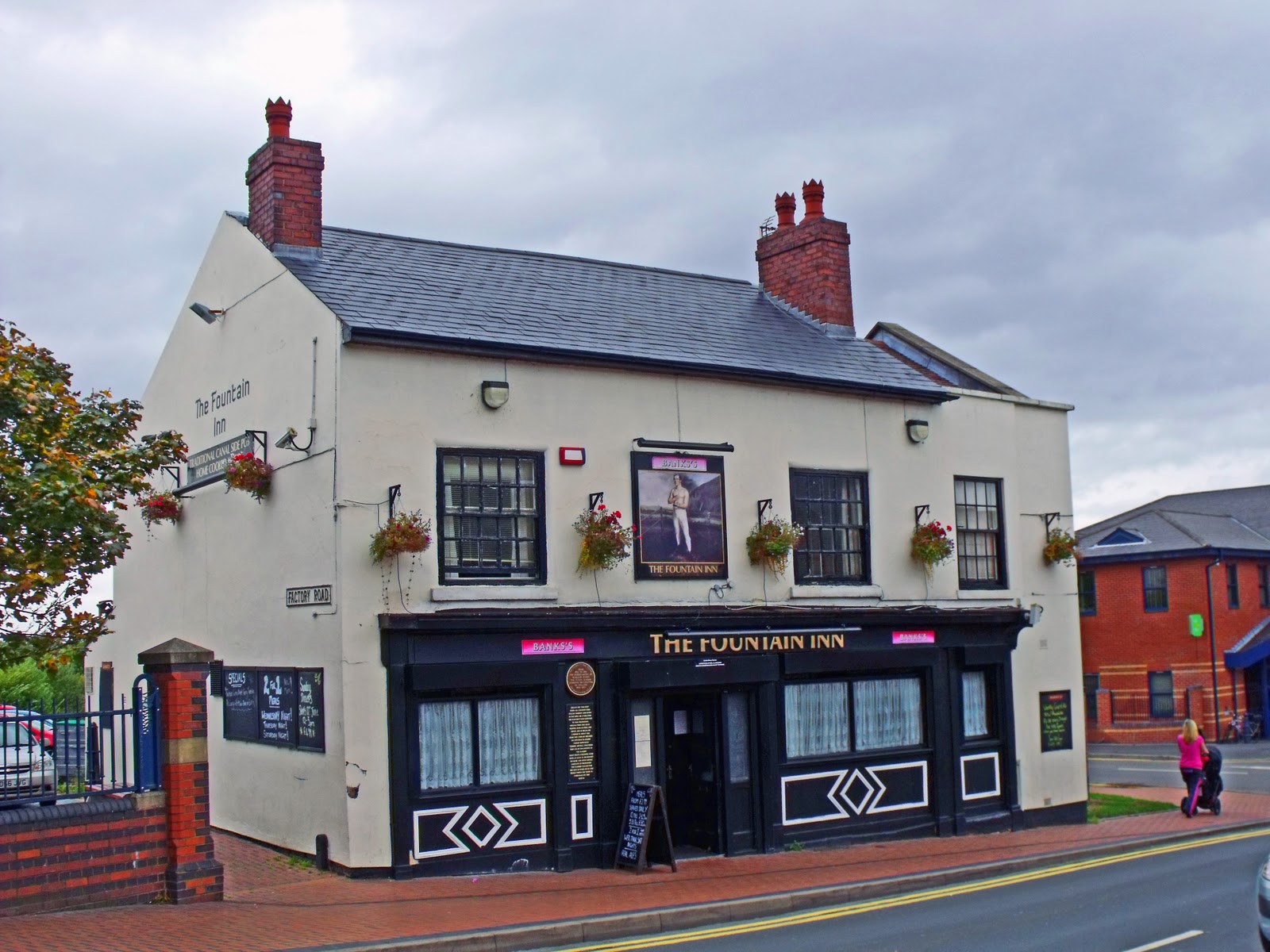 Pubs: Then & Now: #041 The Fountain Inn, Tipton : 2003 to 2011
