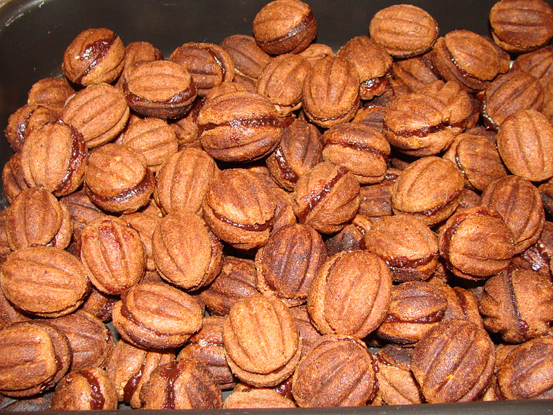 Nuci umplute cu crema de nuci ~ Bucataria Irinei...