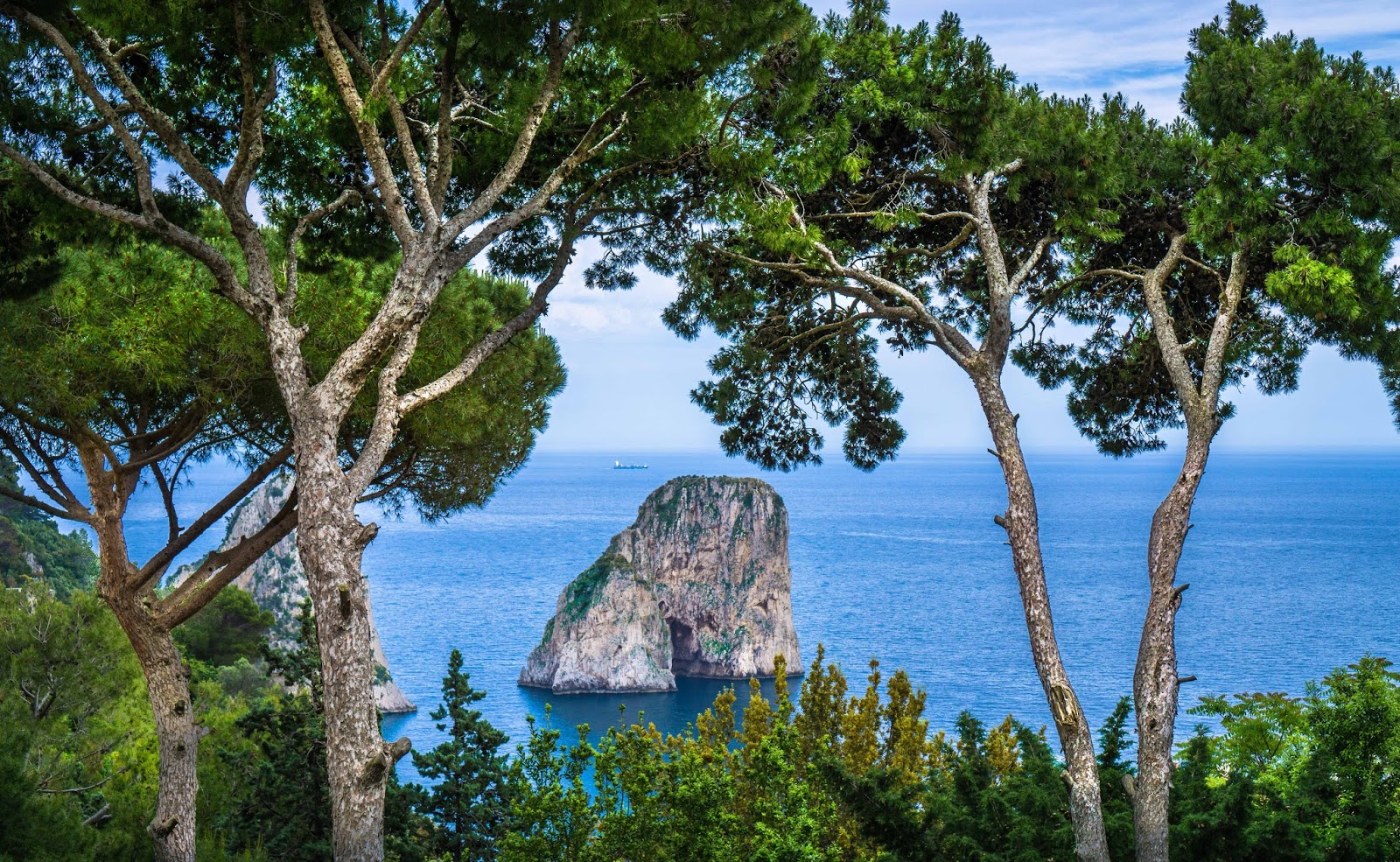 A Minute in the Life of Maria: Capri, Italy