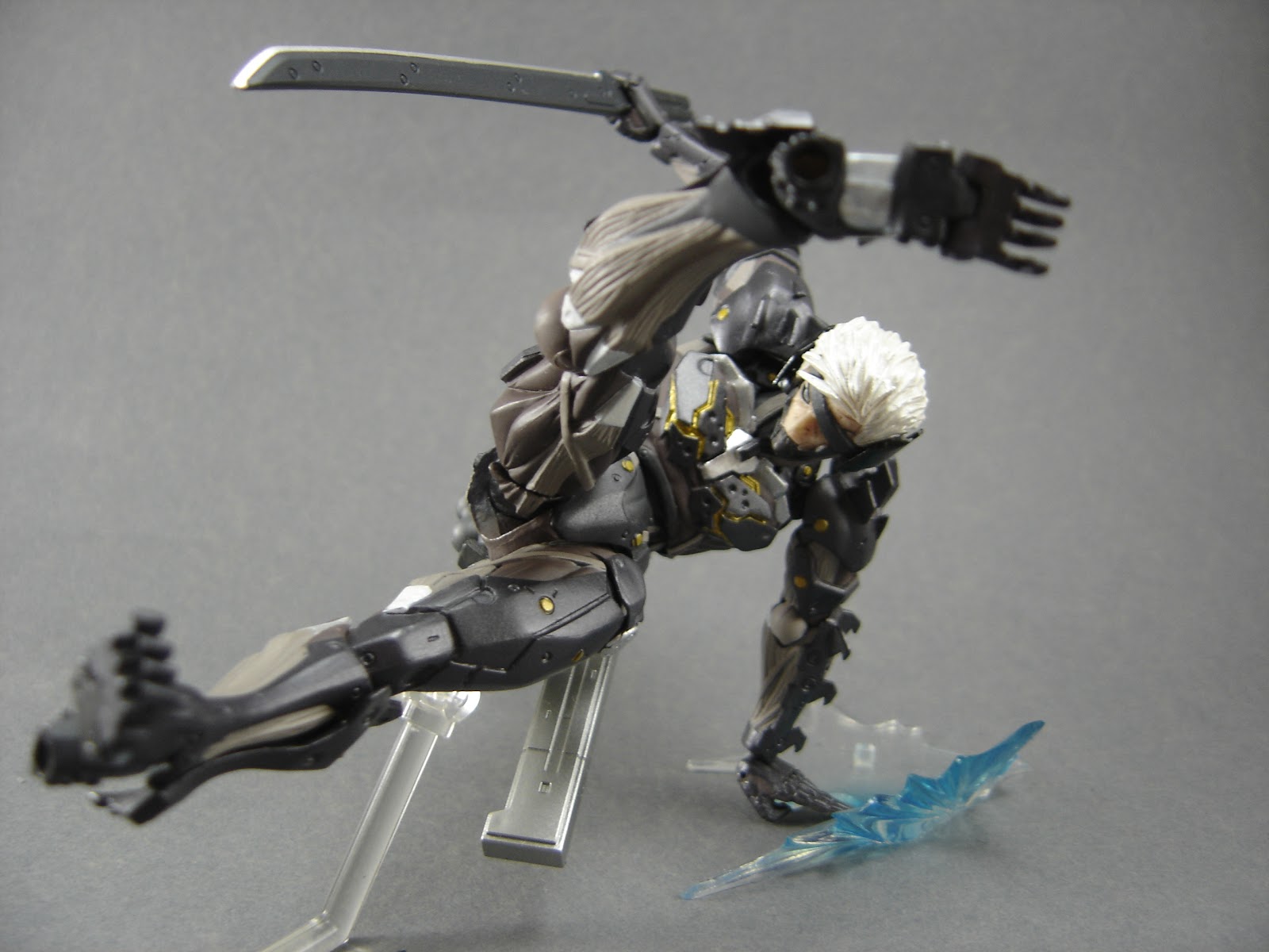 Lightning Ace's gundams: Revoltech Raiden from metal gear rising ...