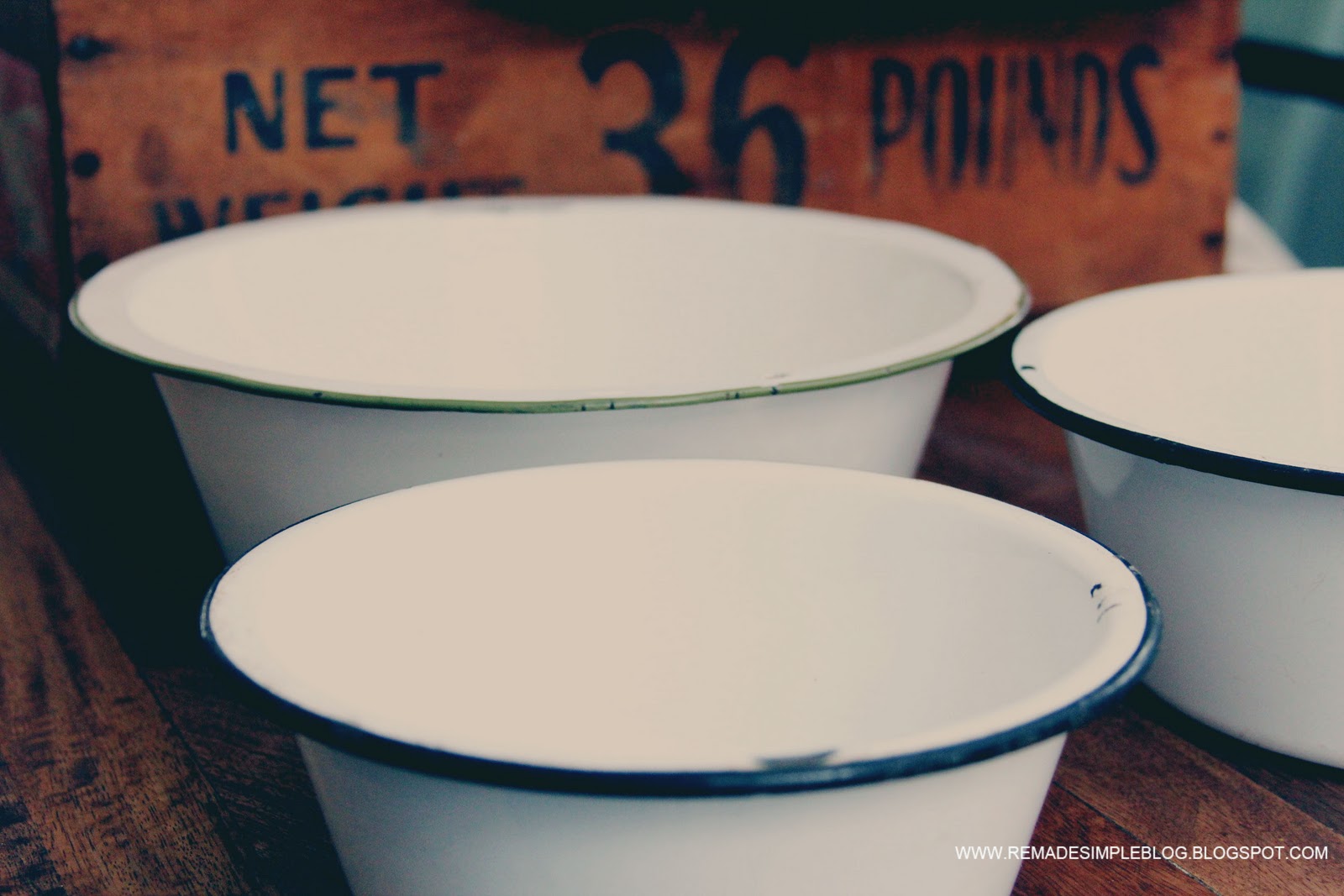 See How I Repurposed a Set of Vintage Enamel Pans | DIY | Before It's News