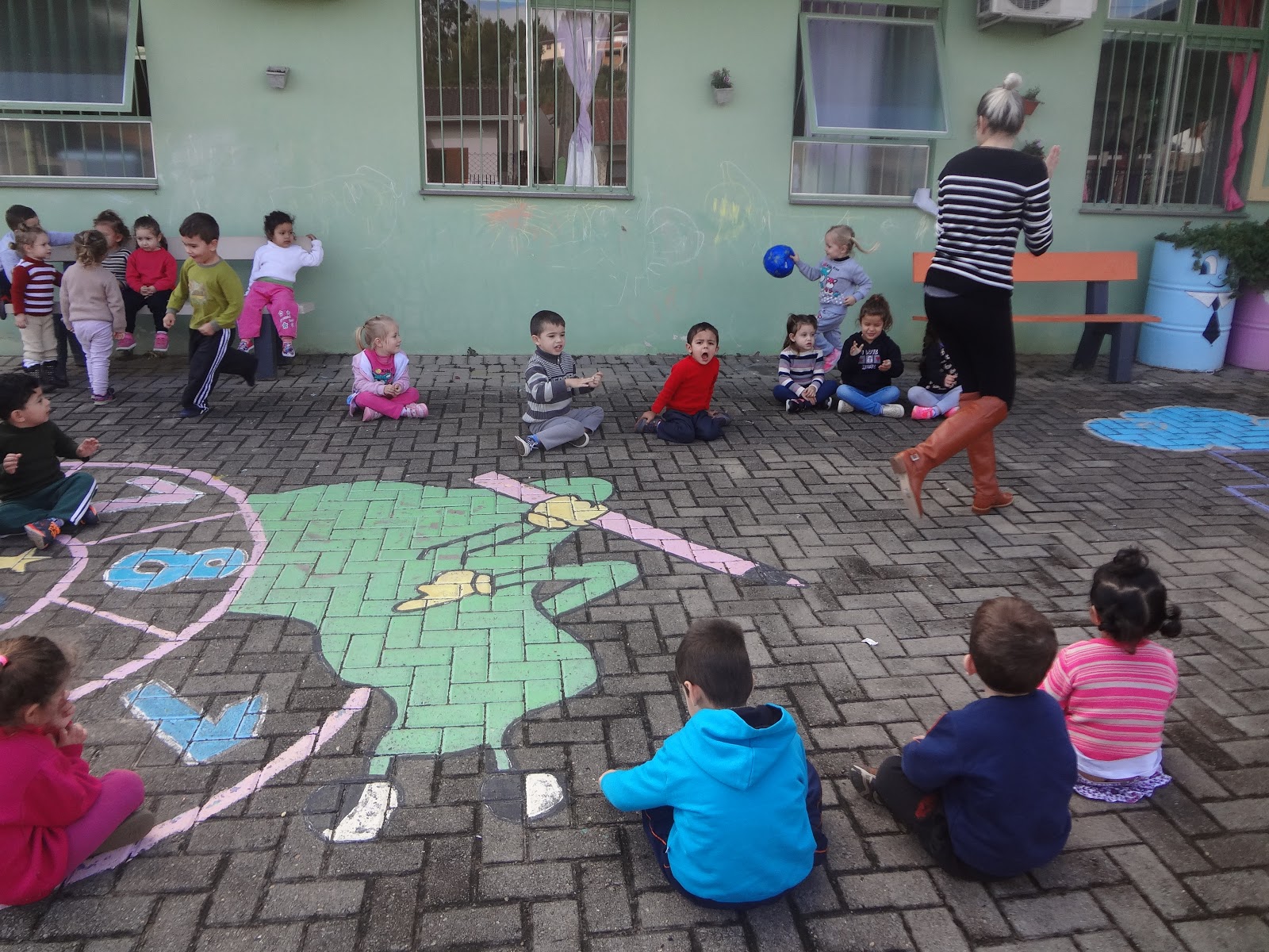 EMEI Sempre Viva: Semana do Brincar! Brincadeira do Ovo-Choco na turma ...