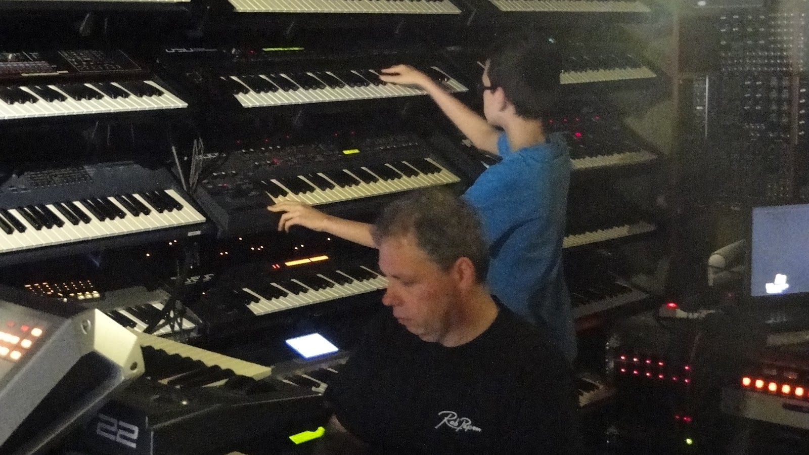 Synth.nl Blog: Keyboard Jeff visits Synth.nl Apollo Studio