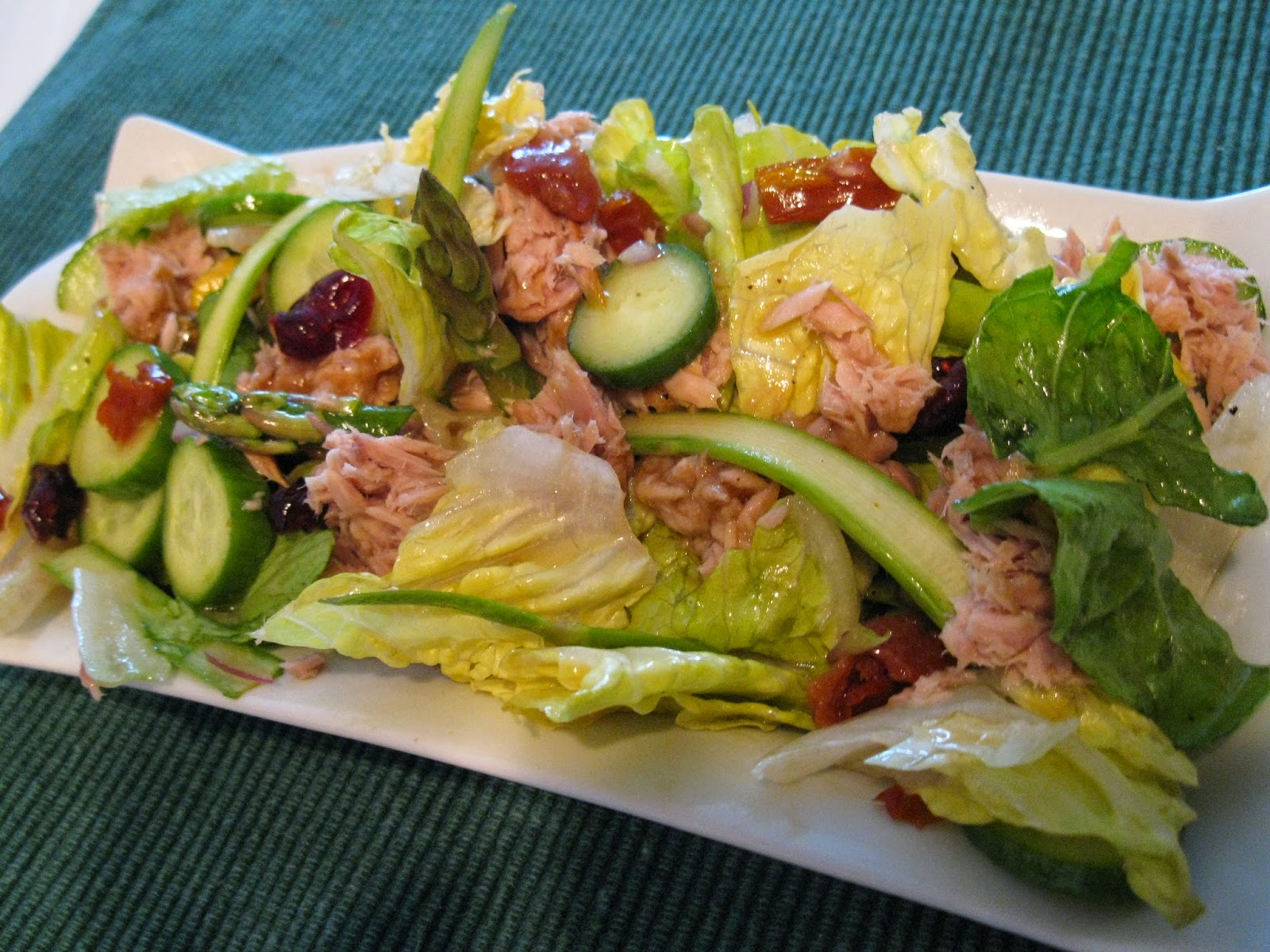 Ma cuisine...sans prétention: Salade au thon avec Vinaigrette à l’érable