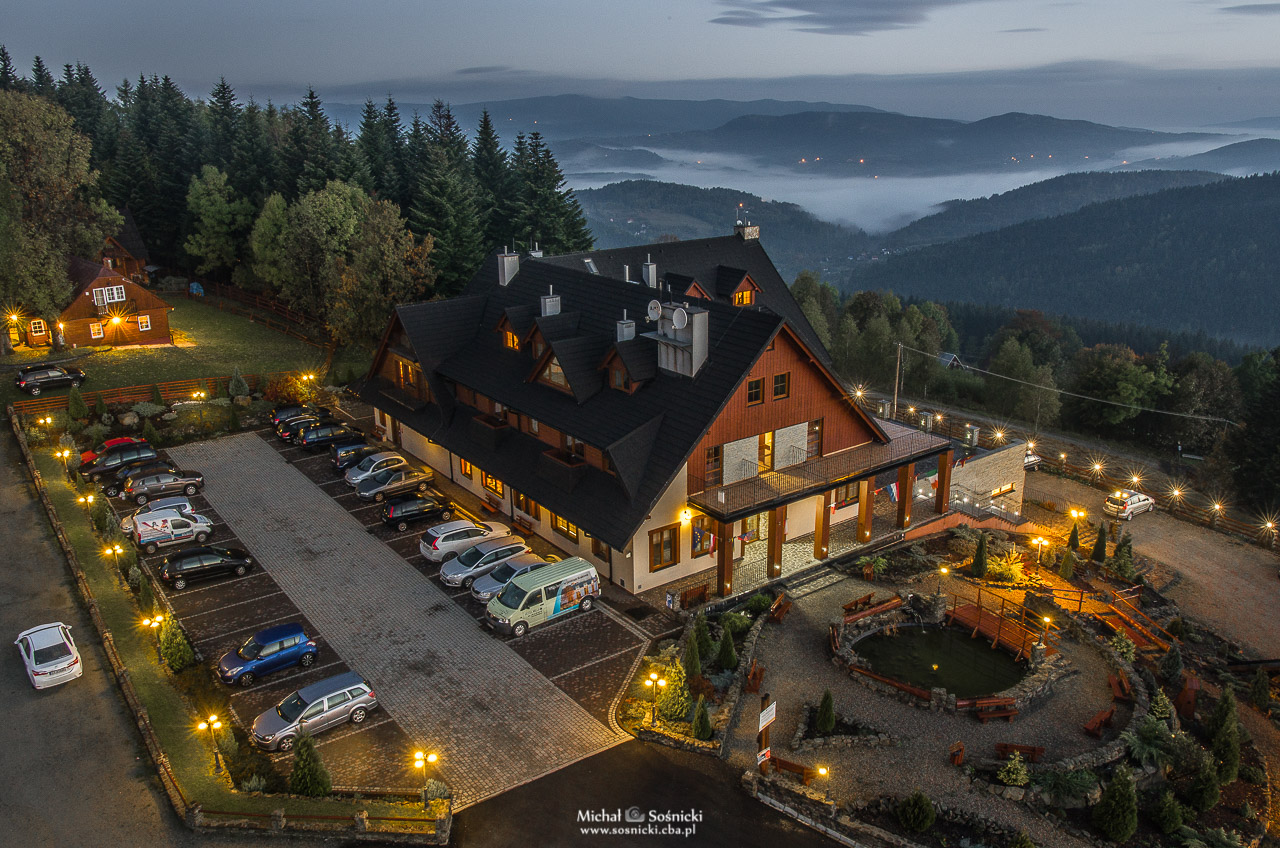 Wieża widokowa przy Beskidzkim Raju...