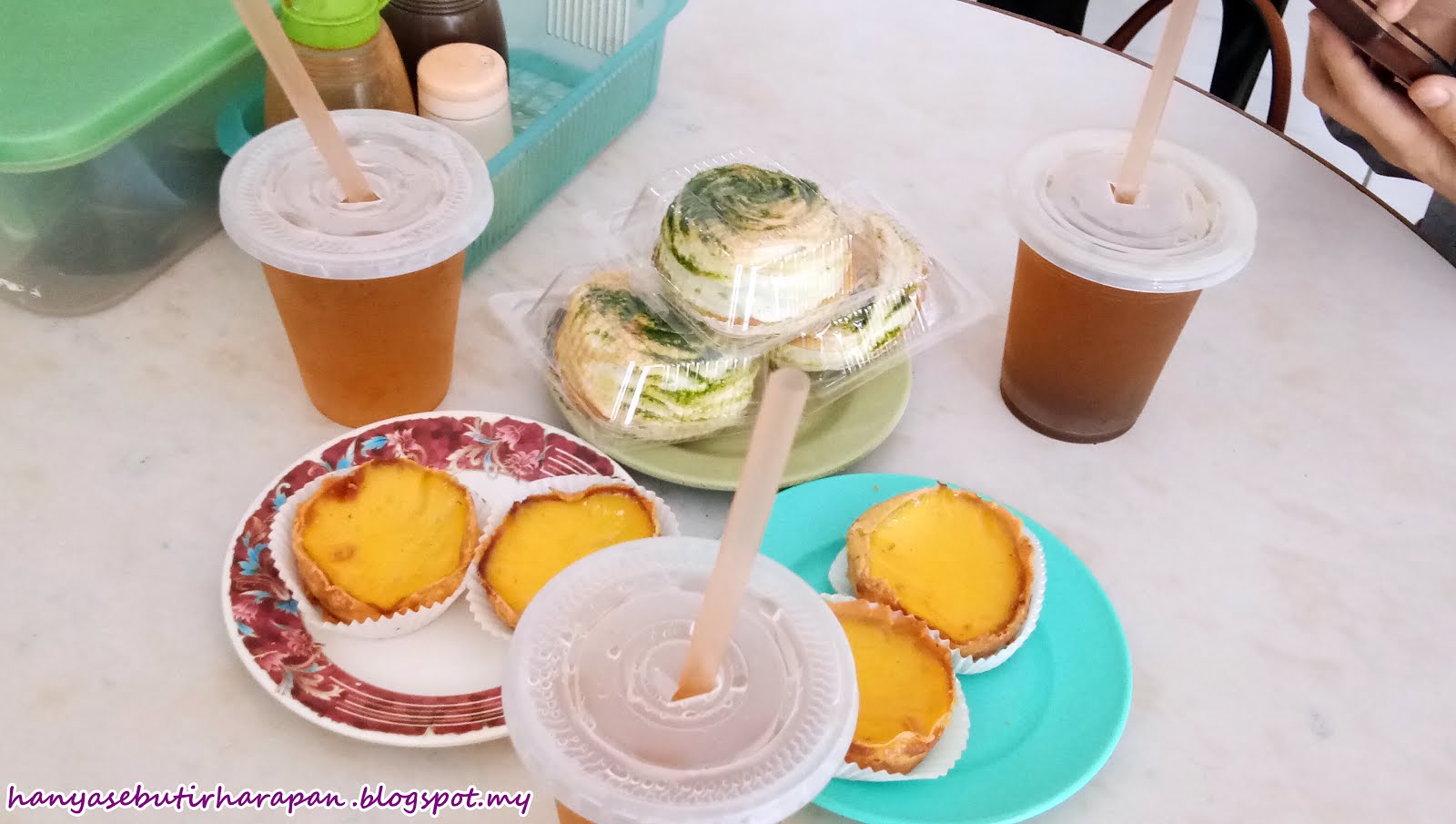 Hanya Sebutir Harapan: UFO Tart - Kedai Kopi Wing Hup Lee, Sandakan