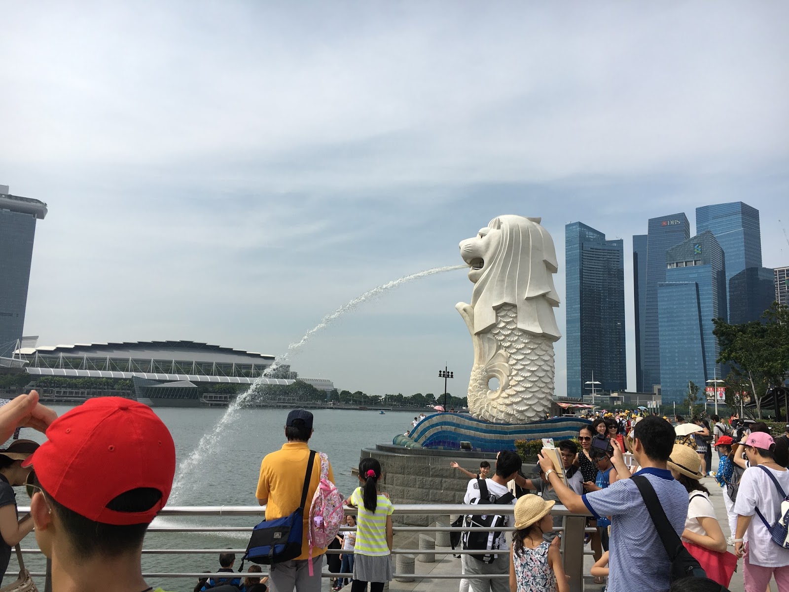 Go Singapore Gai Gai: People at Merlion