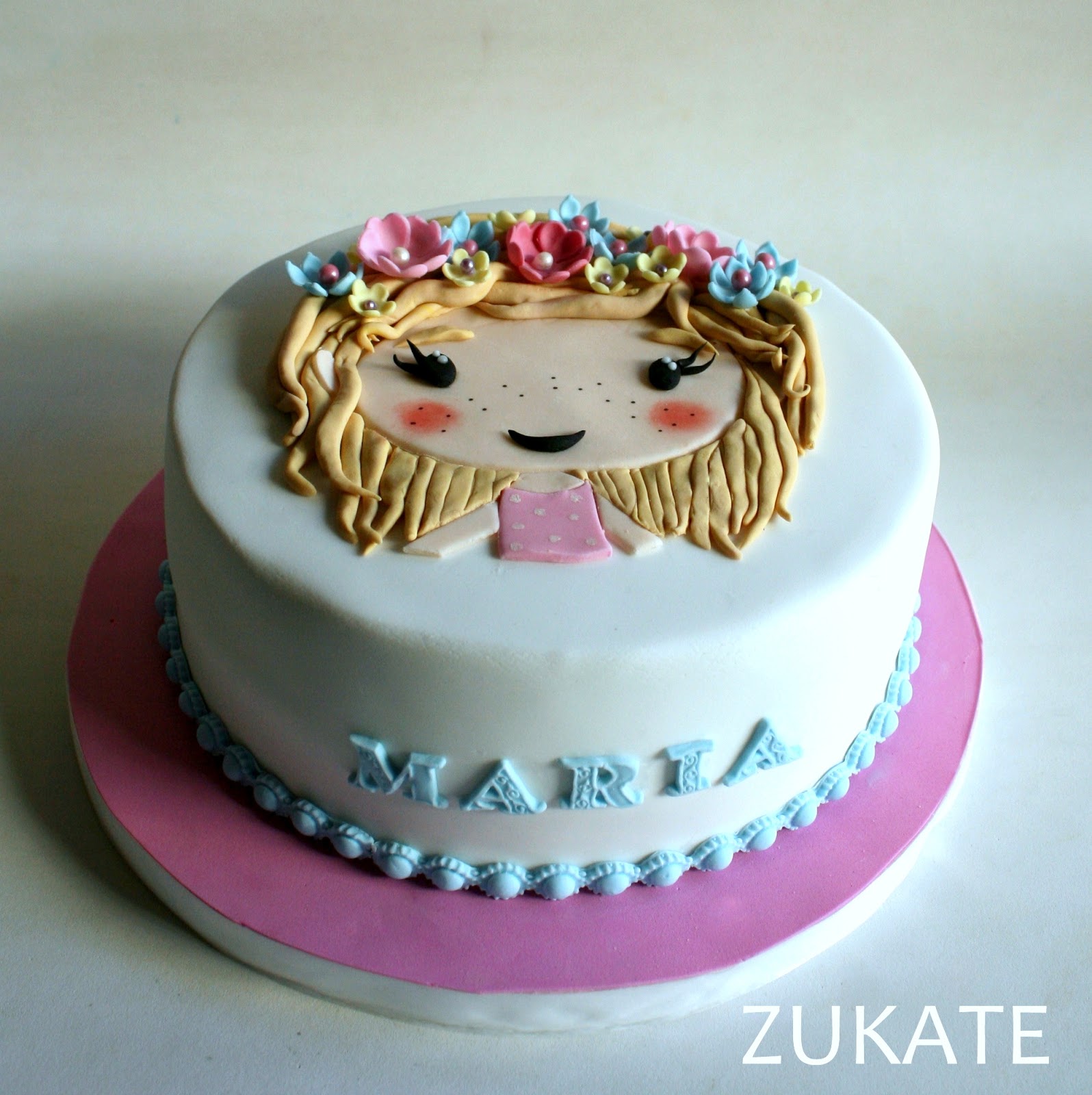 TORTA MUJER CON FLORES PARA MARÍA | ZUKATE