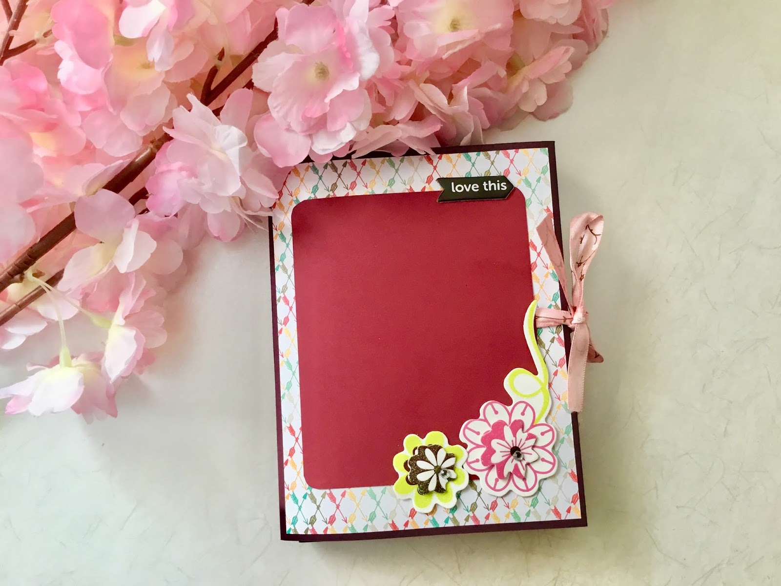 Scrapbookist: Mini Photo Album camera shaped