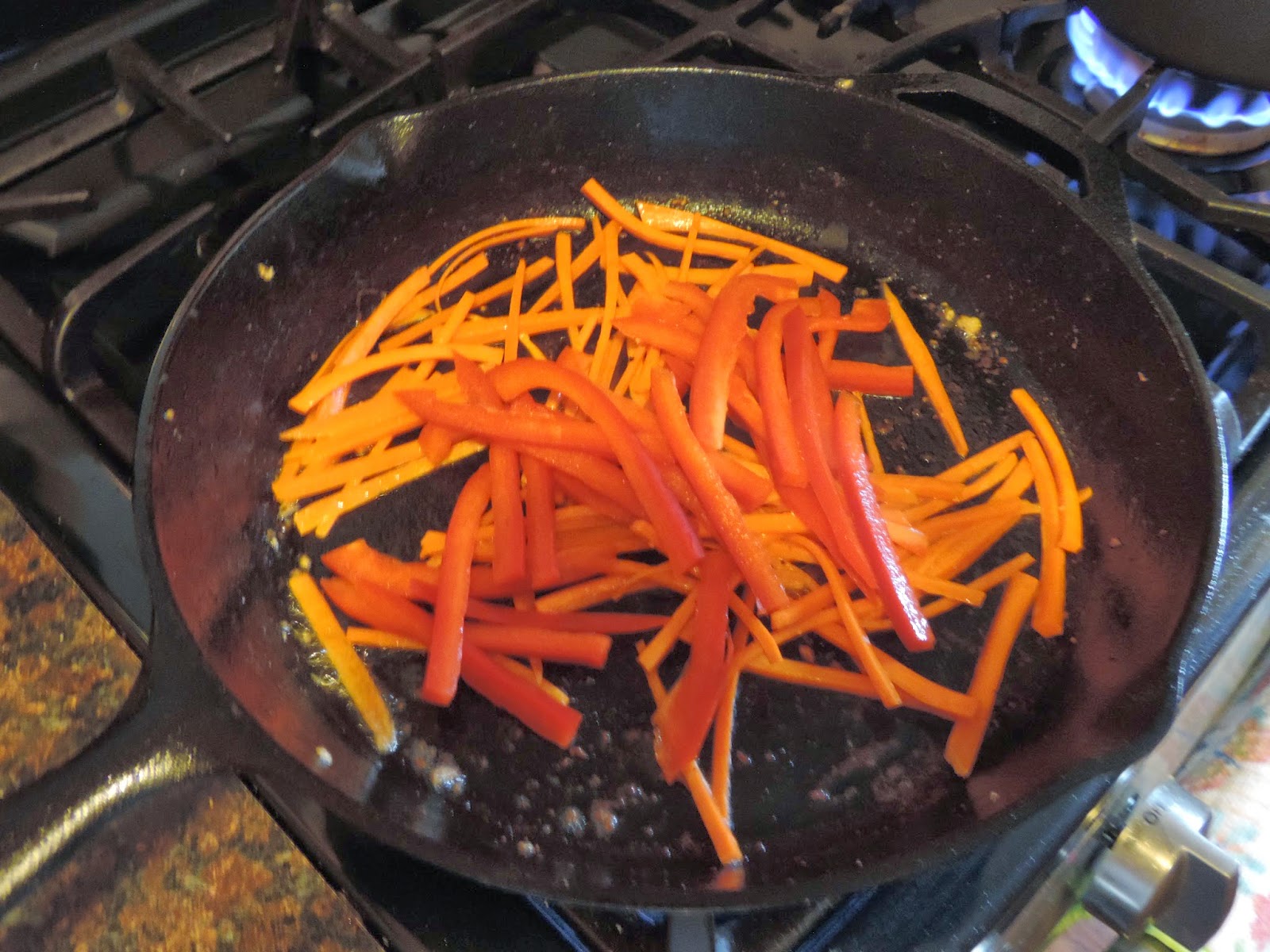 Thai Chicken Pasta with Spicy Peanut Sauce - The Kitchen Wife