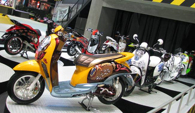 @.New Honda 2012.@: ็HONDA Scoopy i แต่งสวยๆในงานมอเตอร์โชว์ 2011 ...