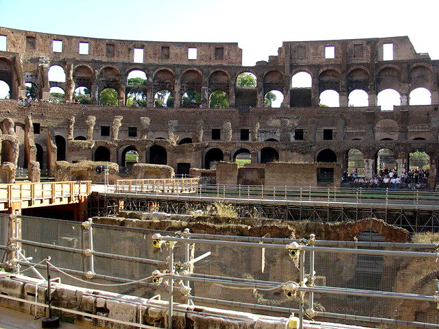 Roman Colosseum - A guided tour through a Roman wonder of the world!