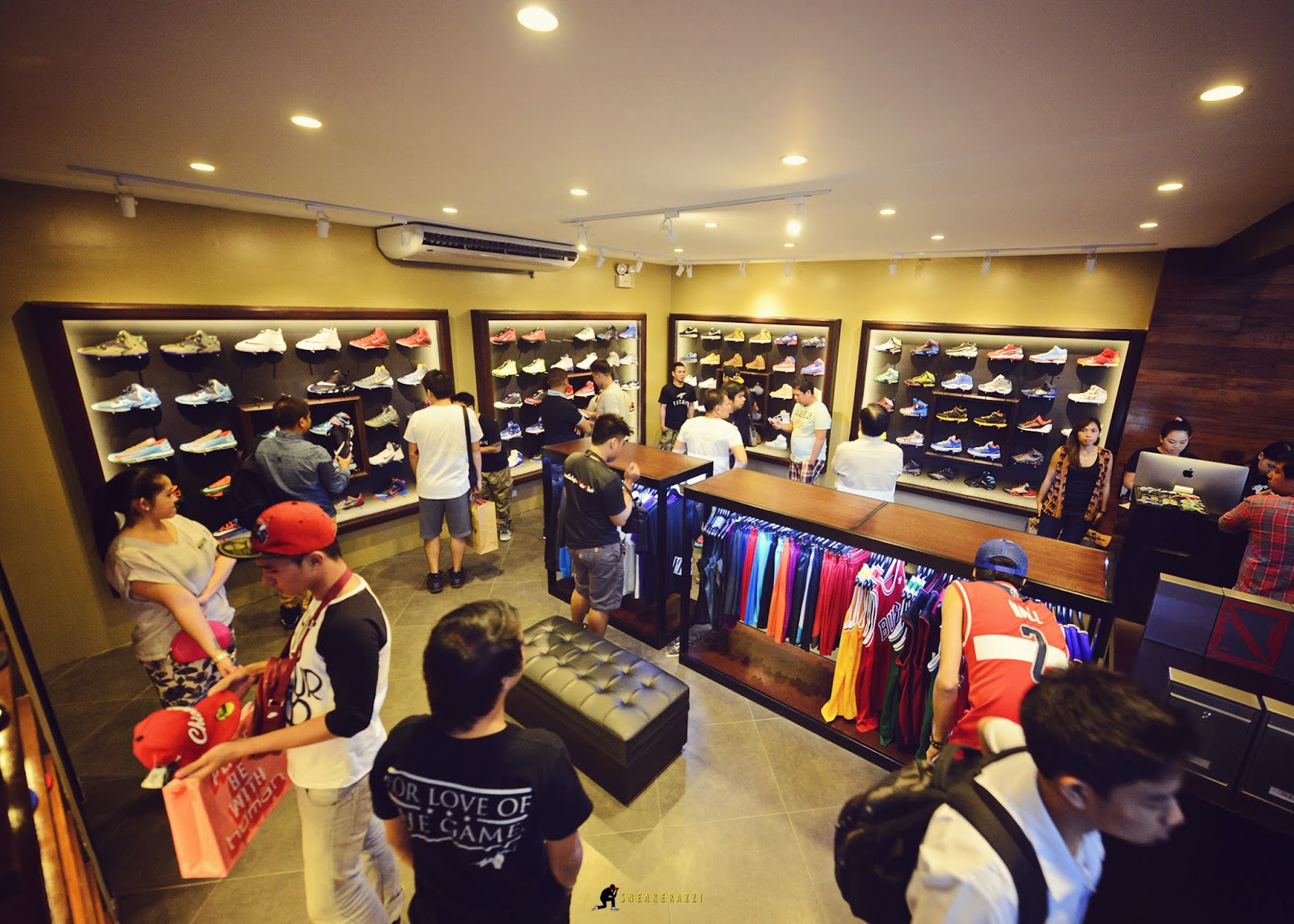 Sneakerazzi PH: @TITAN_22 ALABANG OPENING / WTKOBE LOTTERY