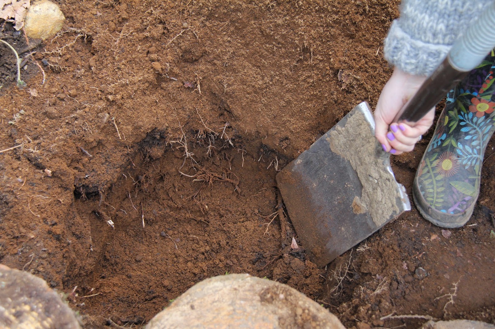 dirt digging sisters