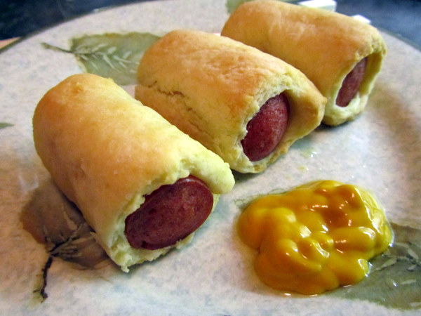 Mennonite Girls Can Cook: Wiener Rolls