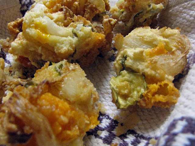 Food Crazie: Gourmet Appetizers: Pinions (AKA) Fried Pickle & Onion ...