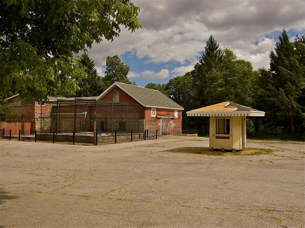 The Circus "NO SPIN ZONE": Ghost Zoo--Benson's Wild Animal Farm