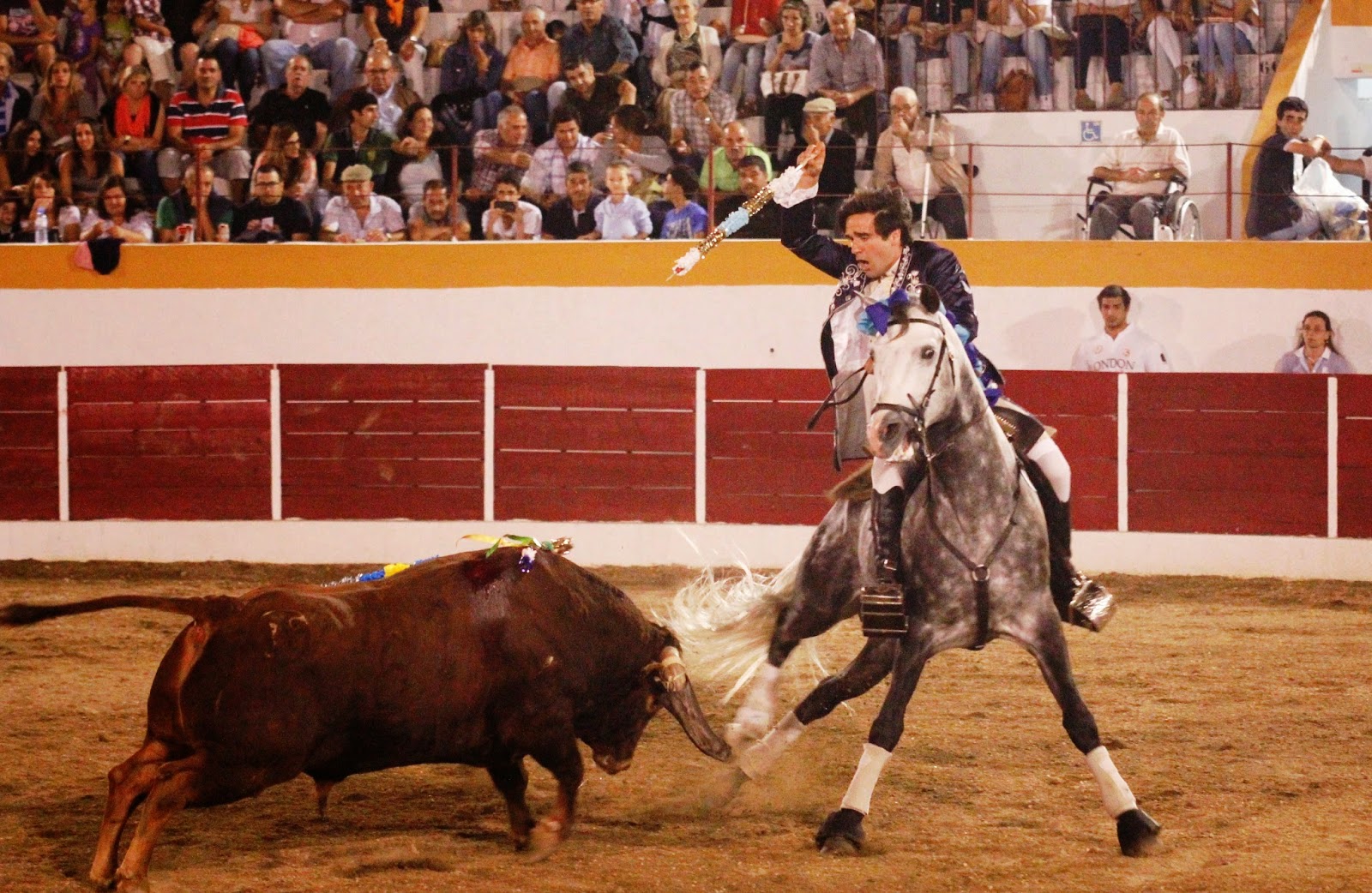 PLANETA DOS TOUROS - Para Aficionados: Tourada comemorativa do 15º ...