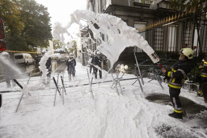 OMG : Apabila Ahli Bomba Belgium VS Polis FRU Belgium (10 Gambar) | Aku ...
