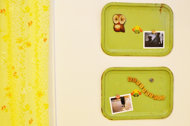 beetlebailey: Vintage Metal Tray display DIY