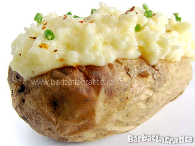Cartofi copți cu smântână | Rețete BărbatLaCratiță