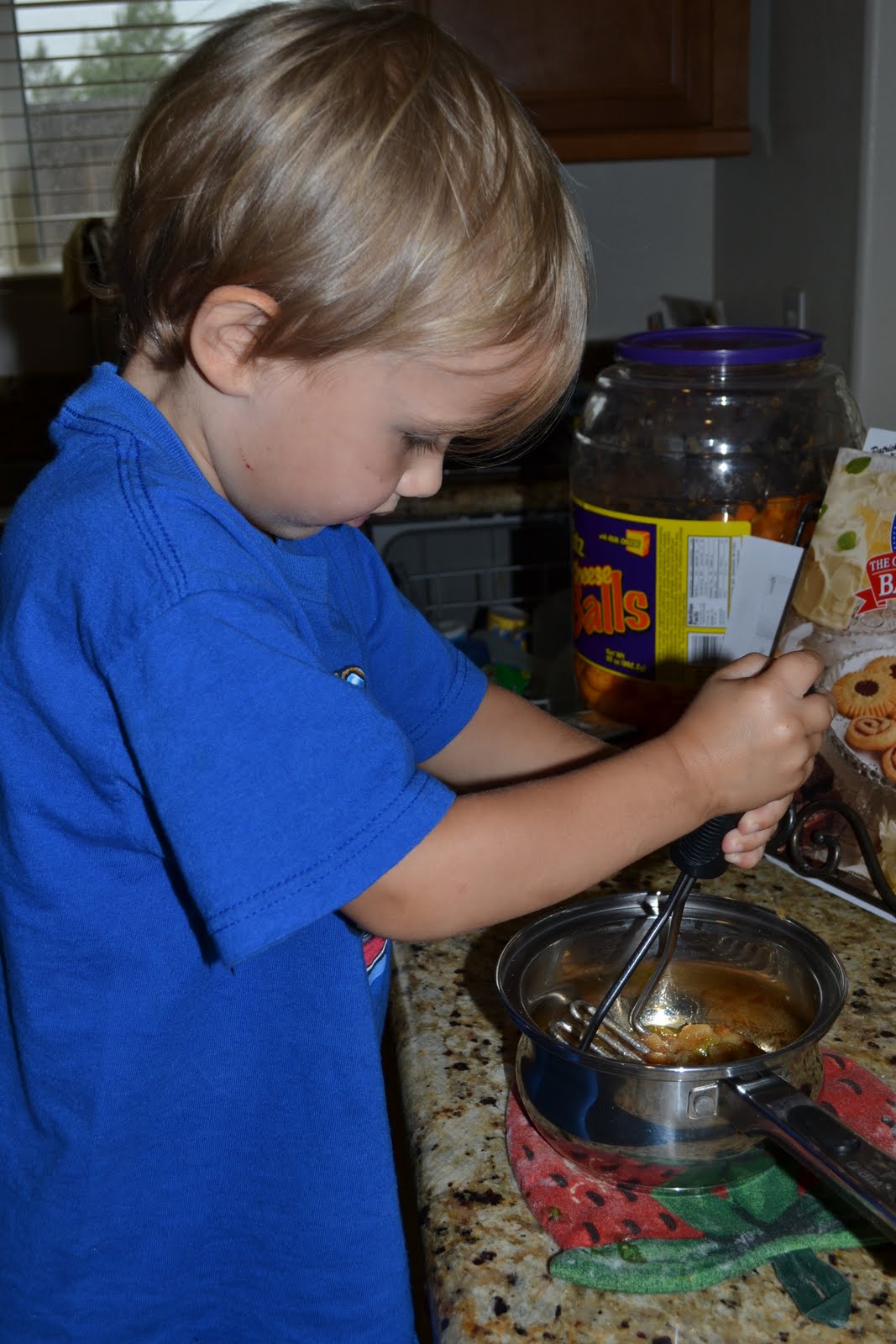 Messy Kids: Cooking with Kids: Applesauce