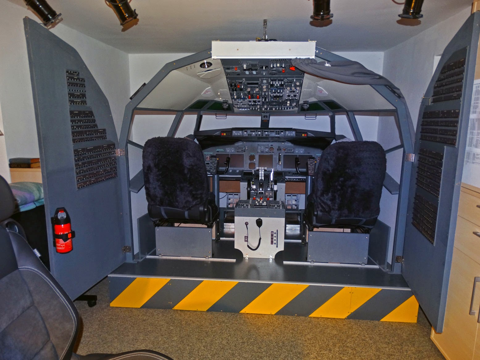 Boeing 737 Homecockpit: Shell und Podest