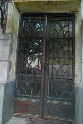 Despre usi: Restaurarea uşilor din fier forjat