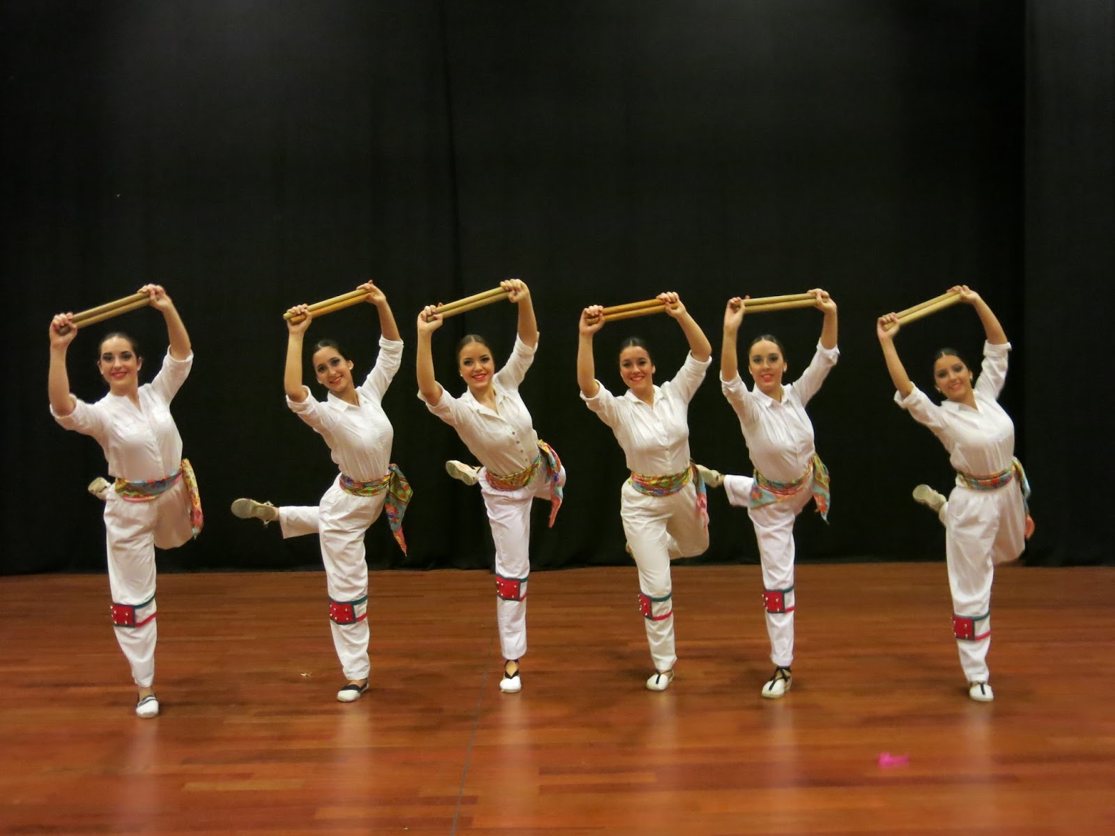 BLOG DE ENSEÑANZAS BÁSICAS DE DANZA: Imágenes: "Descubre la Danza 2016 ...