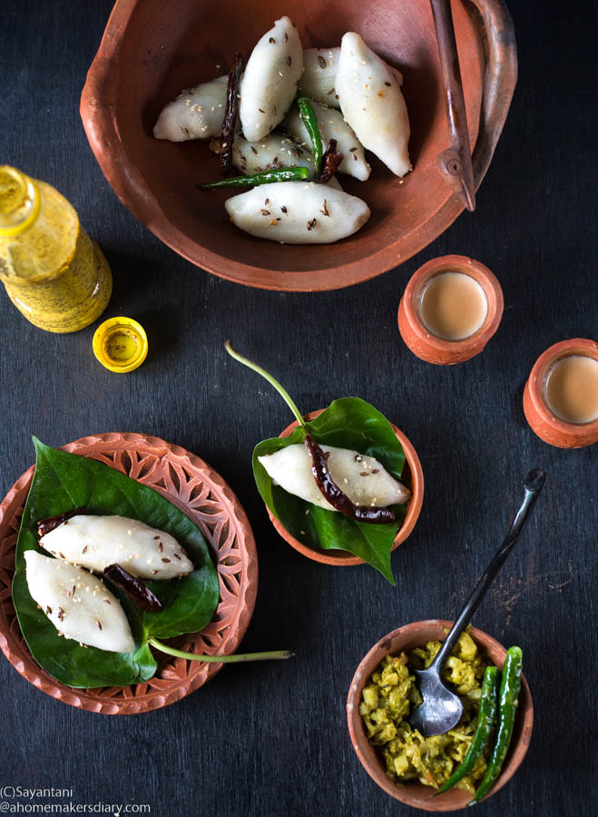 Maa's Sobzi dewa Nonta Puli (Savoury Pithe) - A Homemaker's Diary