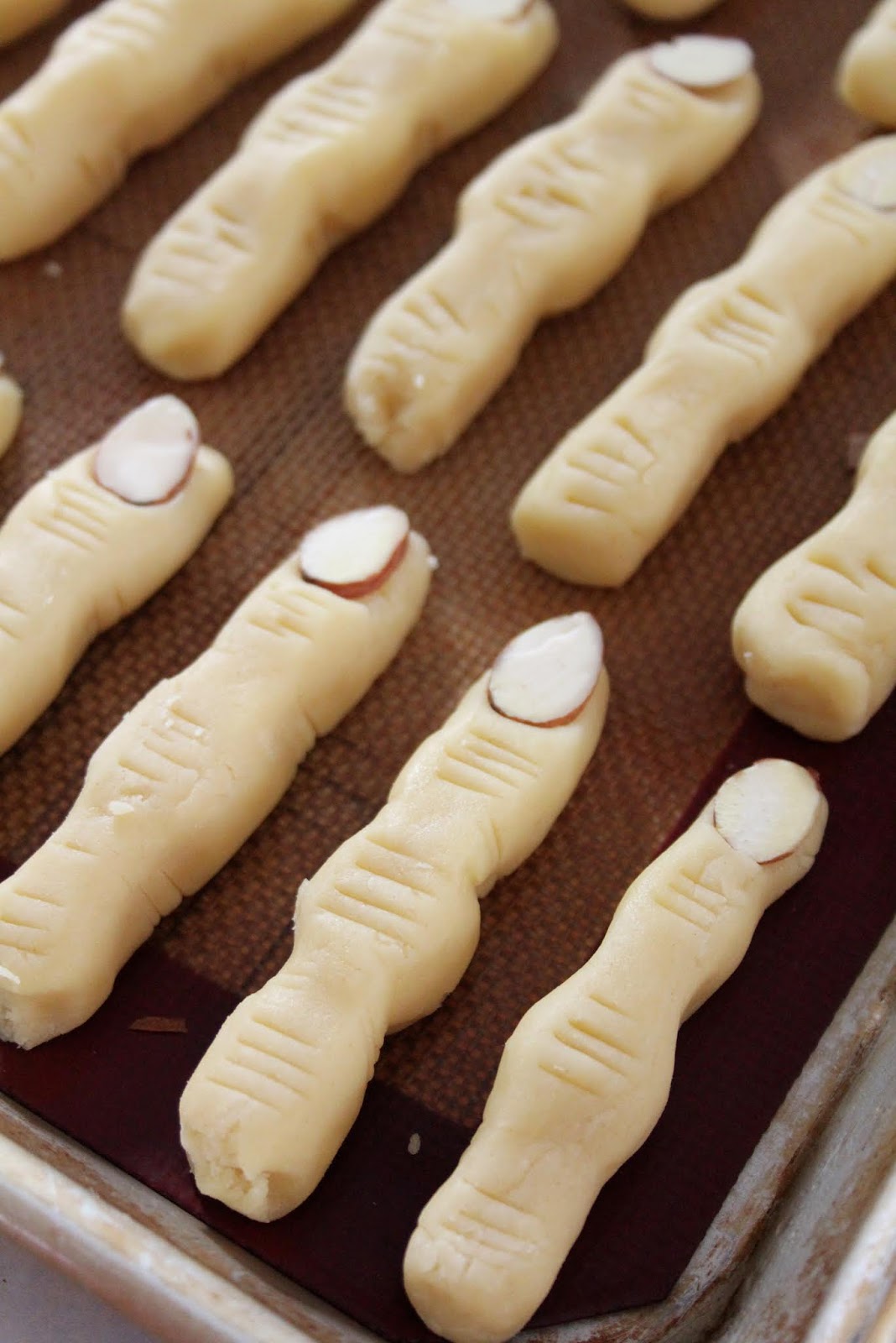 Jo and Sue: Zombie Finger Cookies