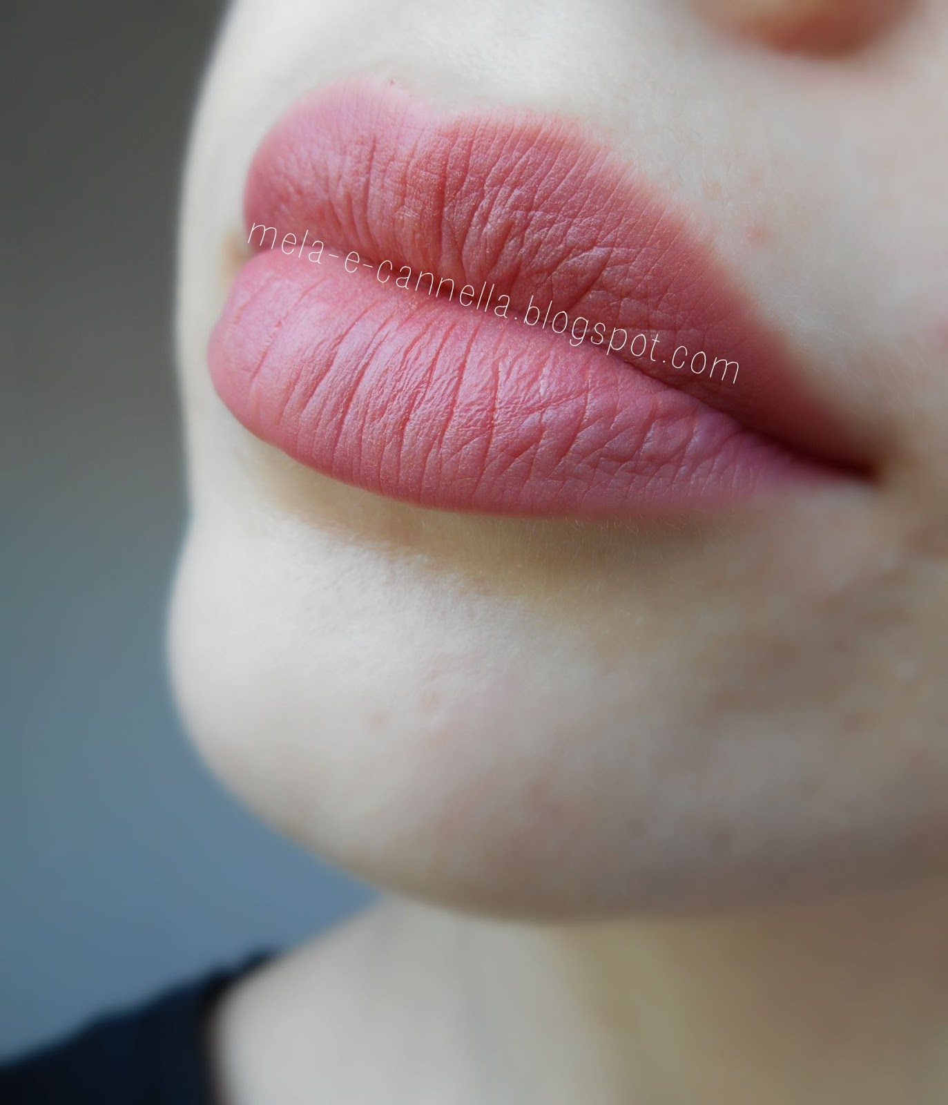 mela-e-cannella: Avon ULTRA COLOR 3D PLUMPING LIPSTICK - In the Buff