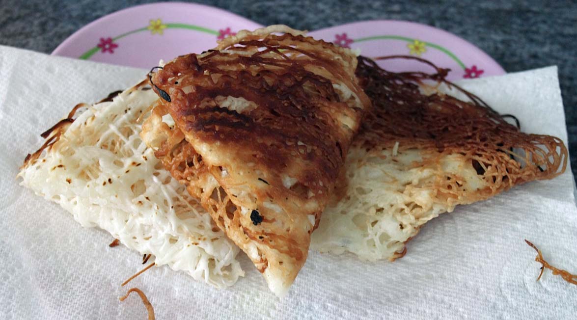 Snowballs in Summer: Kuih Jala (or net cake)